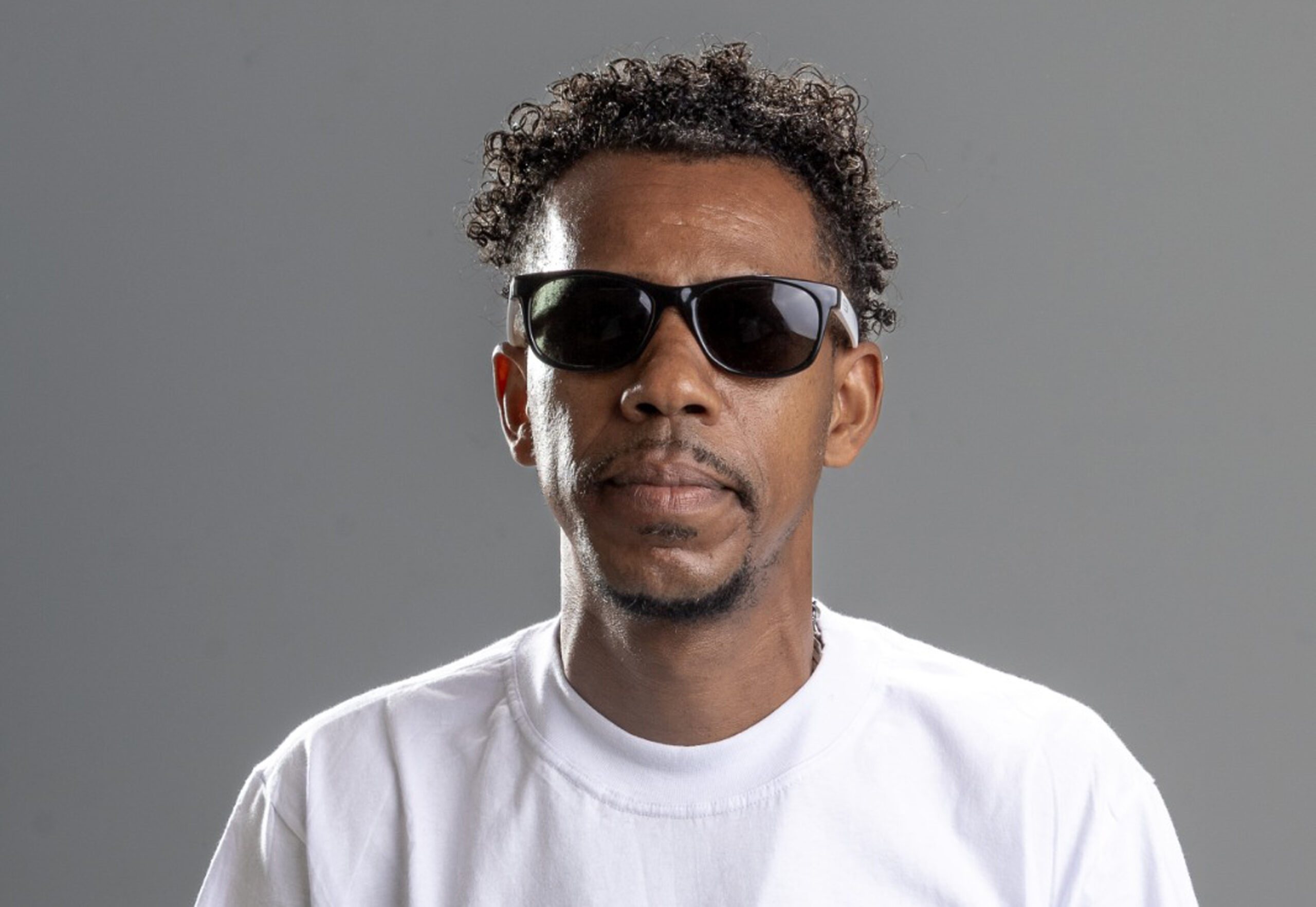 TEÓ estreia carreira solo com single de Afrobeat “Date” – Portal RAP ...